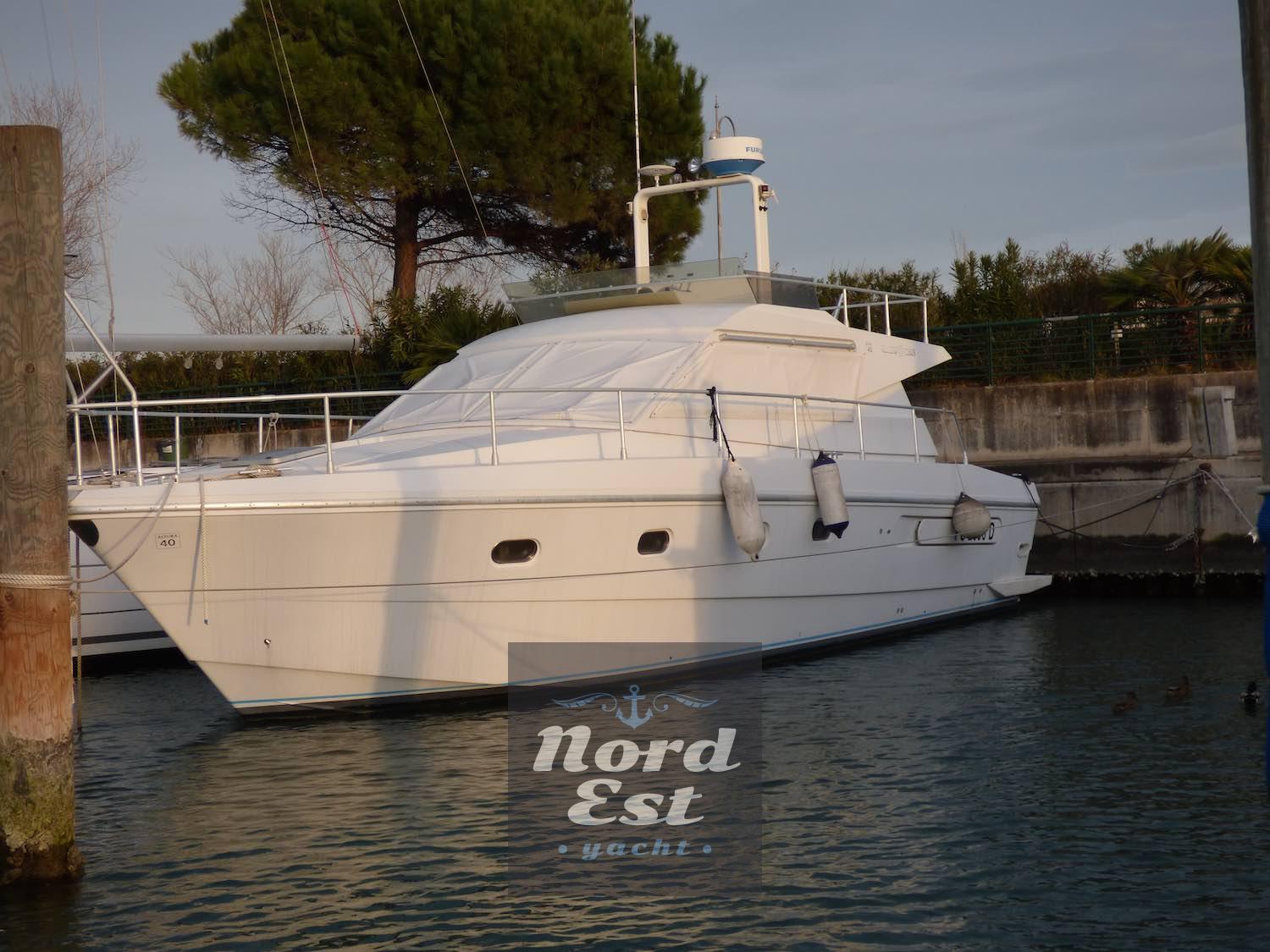 Ferretti 40 Altura del 1988, 2x324 CAT, in vendita e visibile in ...